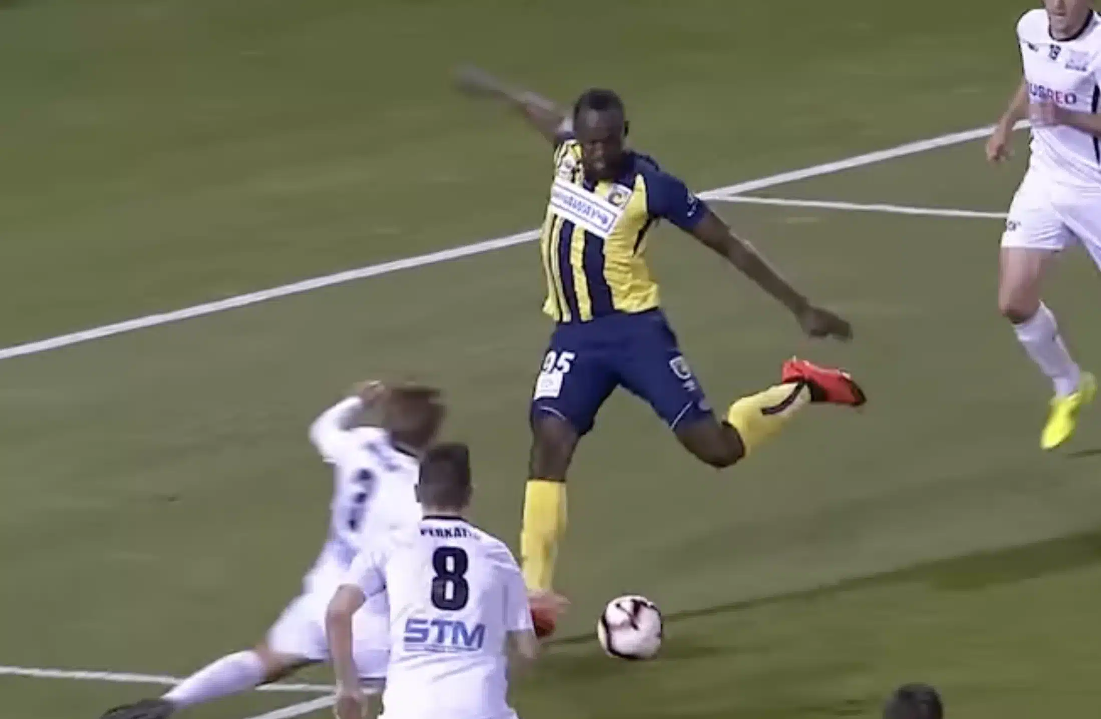 La carrière éclair de footballeur d'Usain Bolt